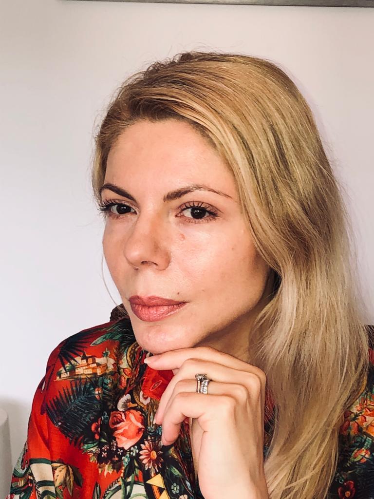 Commercial & Contracts Manager - Andreea Condrea - activpayroll